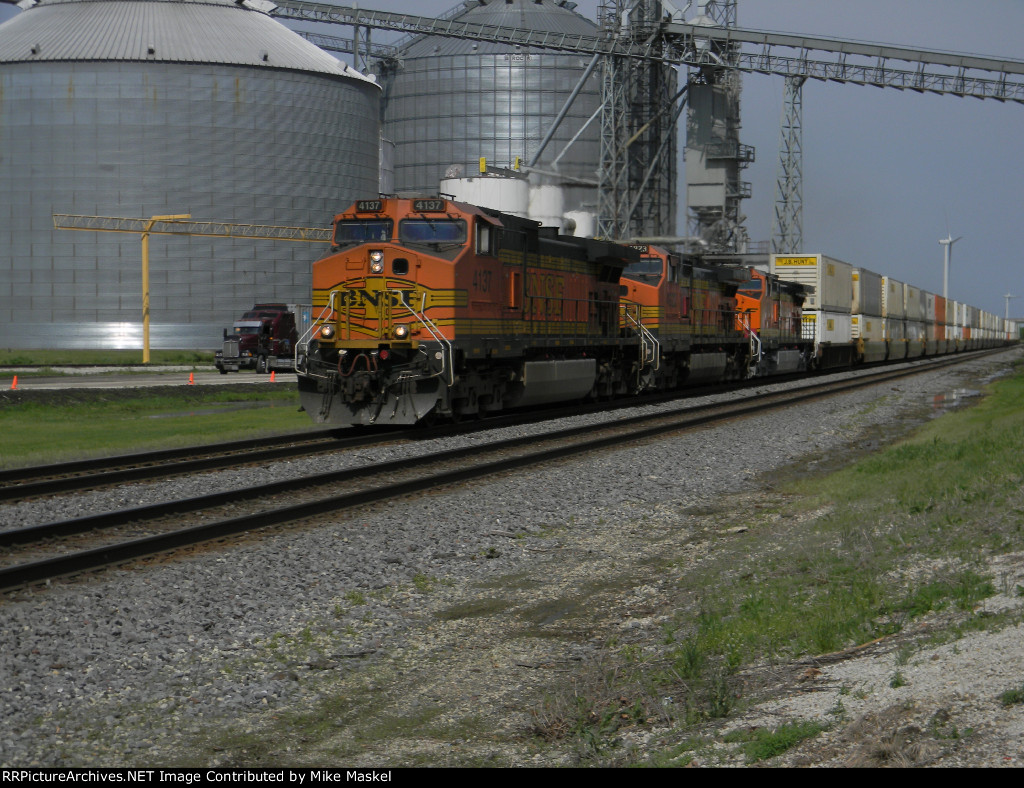 BNSF 4137